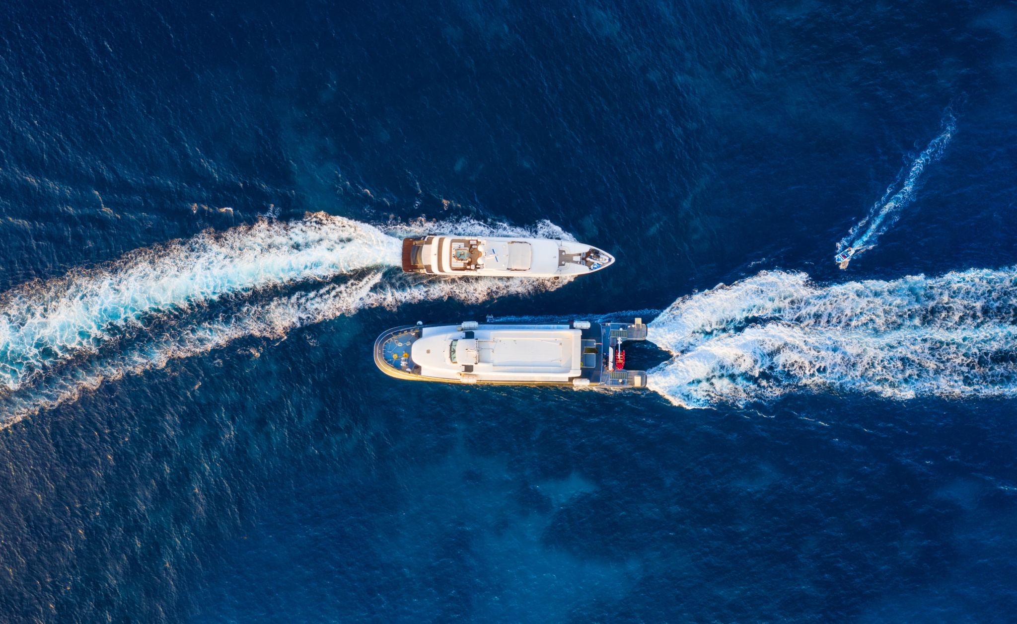 The Secret to Smooth Boat Maneuvering in Tight Spaces | Expert Captain Tips