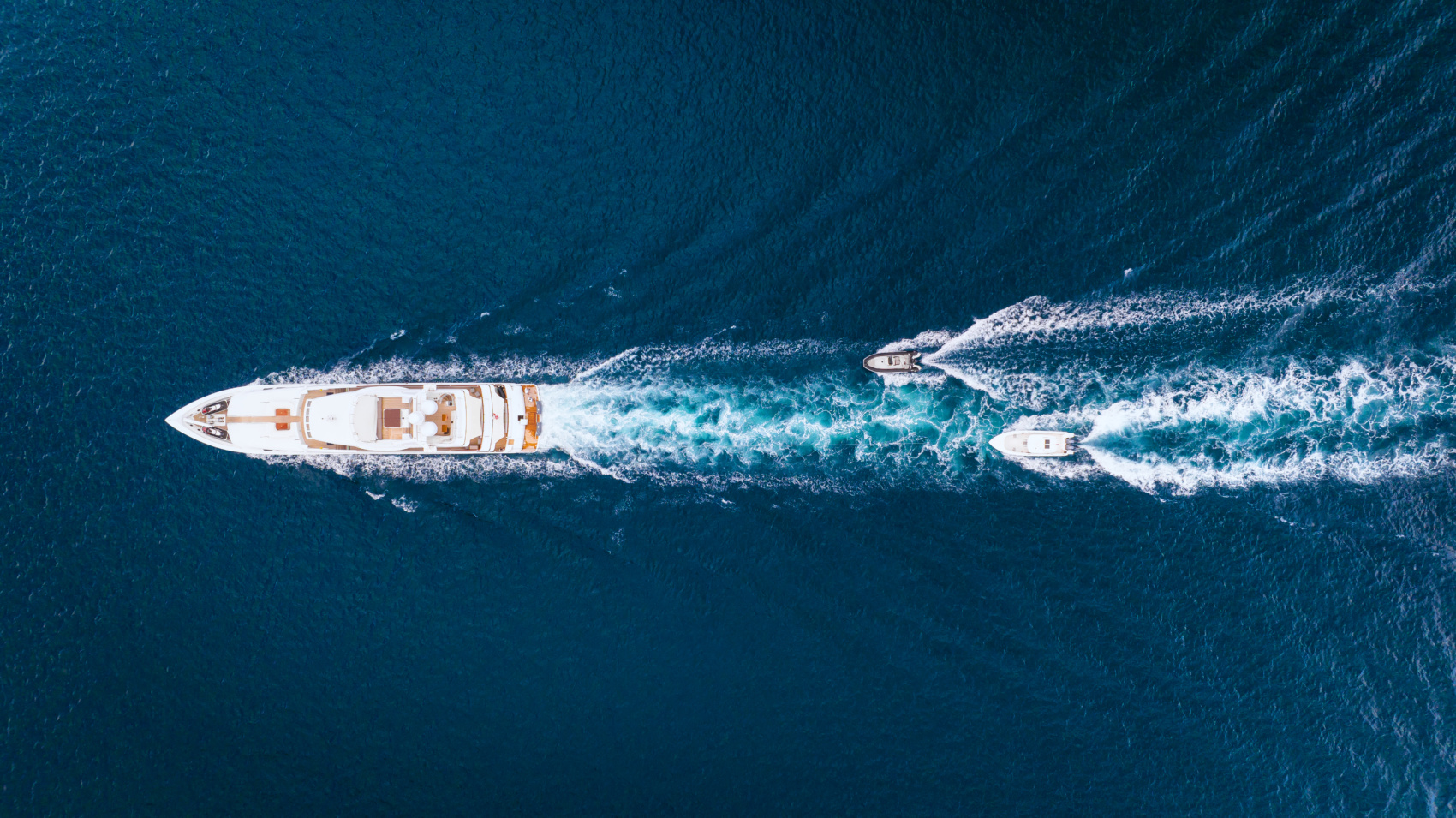 The Secret to Smooth Boat Maneuvering in Tight Spaces | Expert Captain Tips