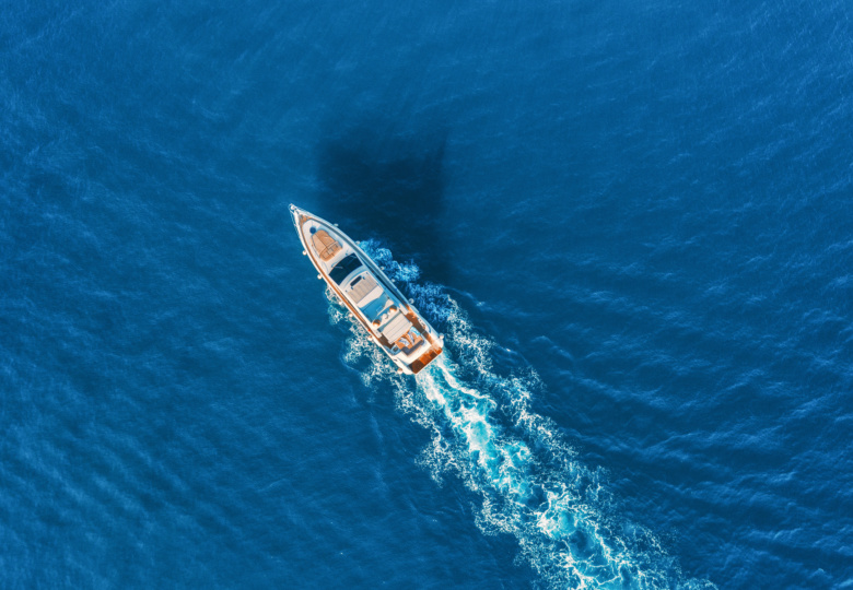 The Secret to Smooth Boat Maneuvering in Tight Spaces | Expert Captain Tips