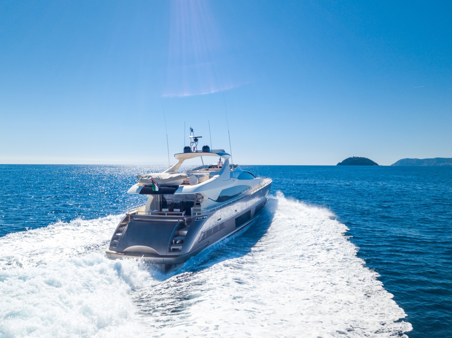 The Secret to Smooth Boat Maneuvering in Tight Spaces | Expert Captain Tips